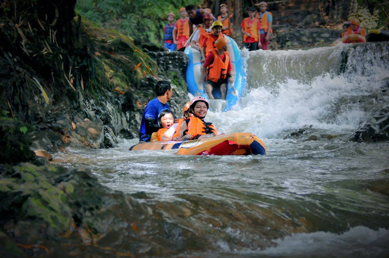 Adventure - Hot Spring Water Rafting